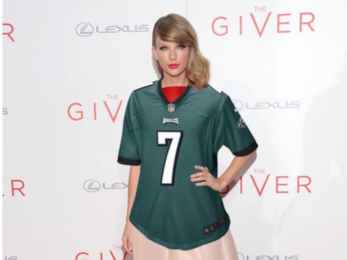 Taylor Swift Kicks Off New Season with Powerful Philadelphia Eagles ...
