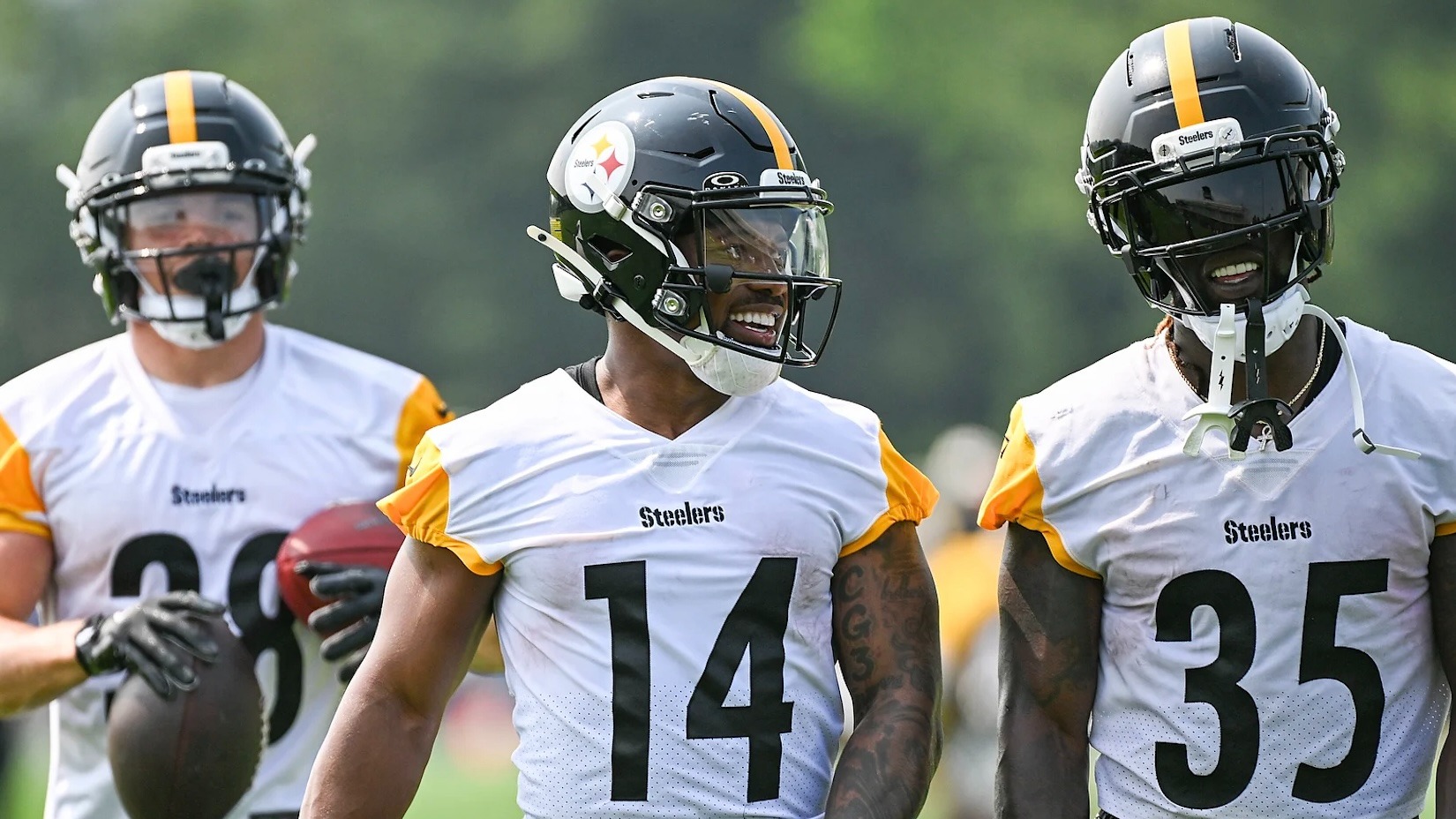 Steelers’ New 1,000+ Yard RB Viewed as Top Candidate to Replace Najee ...