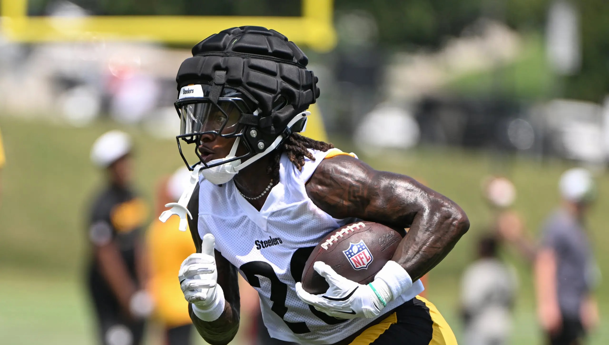 Rookie RB Defends Aaron Rodgers in Powerful Message: “You Follow the ...