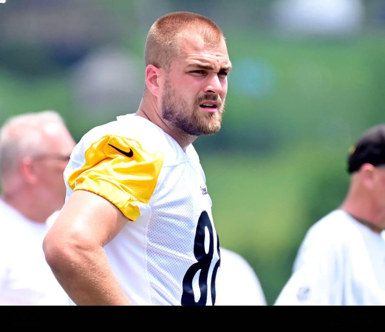 Pat Freiermuth Urges Rookie DB After He Oversleeps and Misses Practice