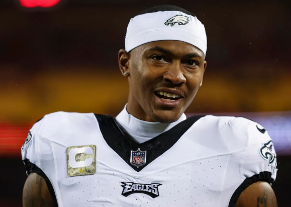 DeVonta Smith Goes Viral After Quietly Gifting a Car to a Young Stadium ...