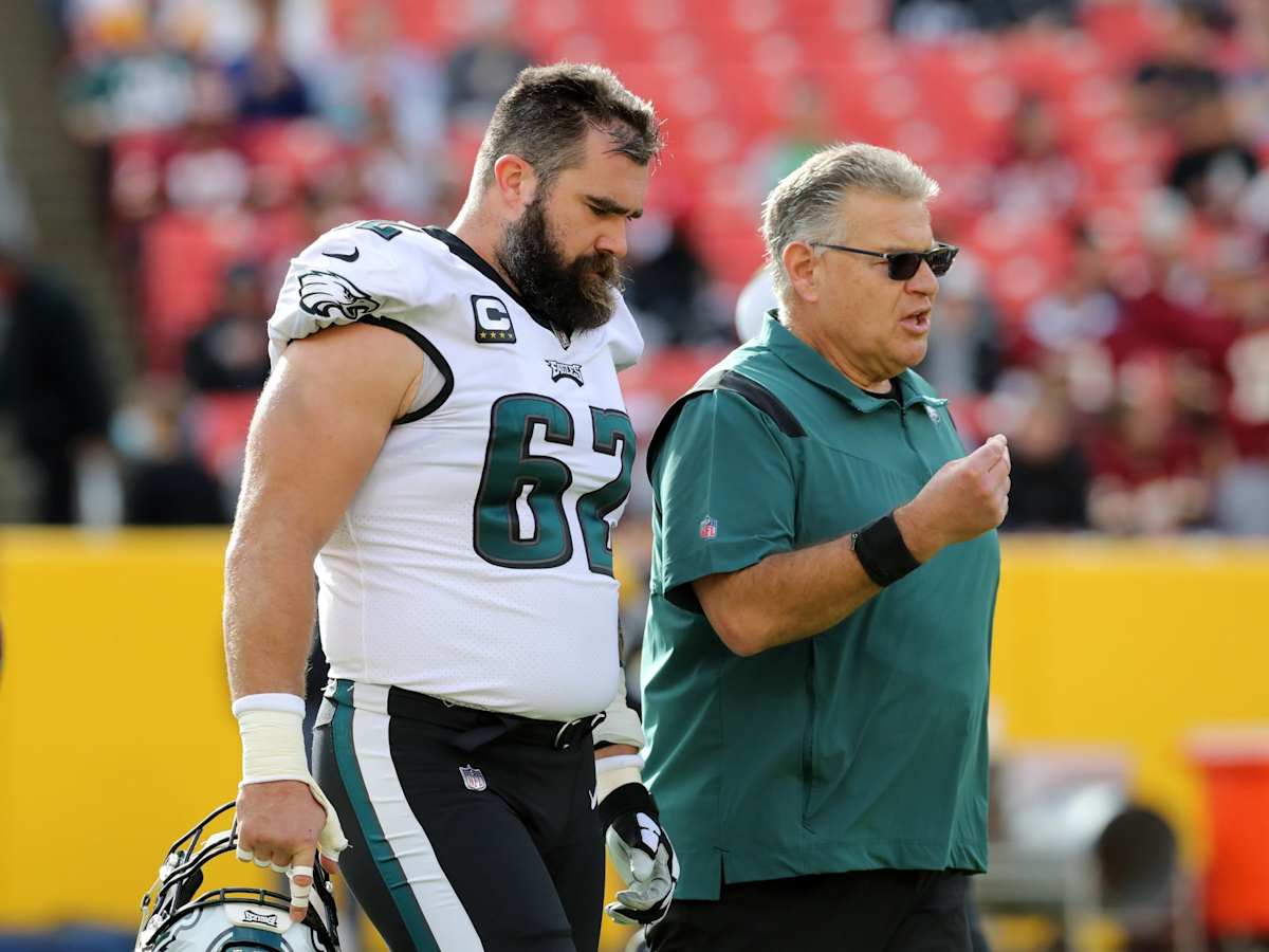 Eagles Legend Steps In as Rookies Tune Out Old Coach — A Lesson in True ...