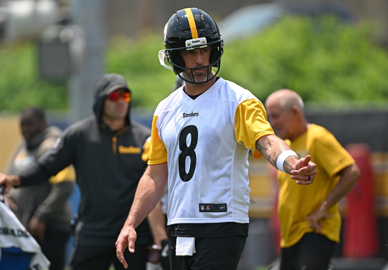 Aaron Rodgers Angry at Young WR After On-Field Mistake and Locker Room ...