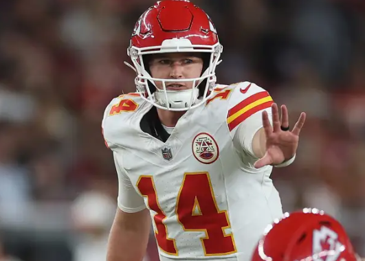 After Gardner Minshew’s Serious Injury, Chiefs Send an “Offer He Can’t ...