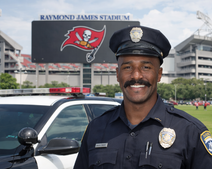 Heart-Warming: Unable to return to Tampa Bay, a former Buccaneers ...